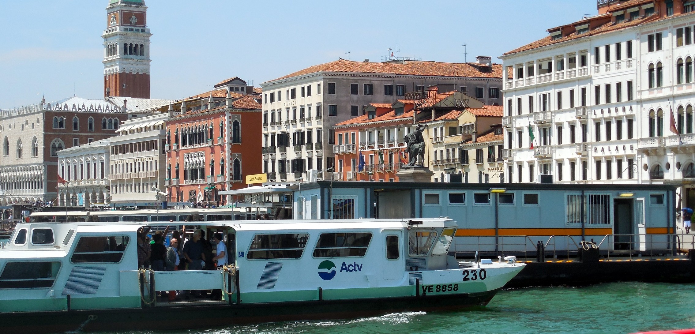 Venice ACTV boat | Learn Travel Italian Blog